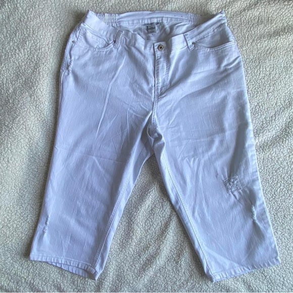 Catherines | Pants & Jumpsuits | Catherines All White Capris With ...